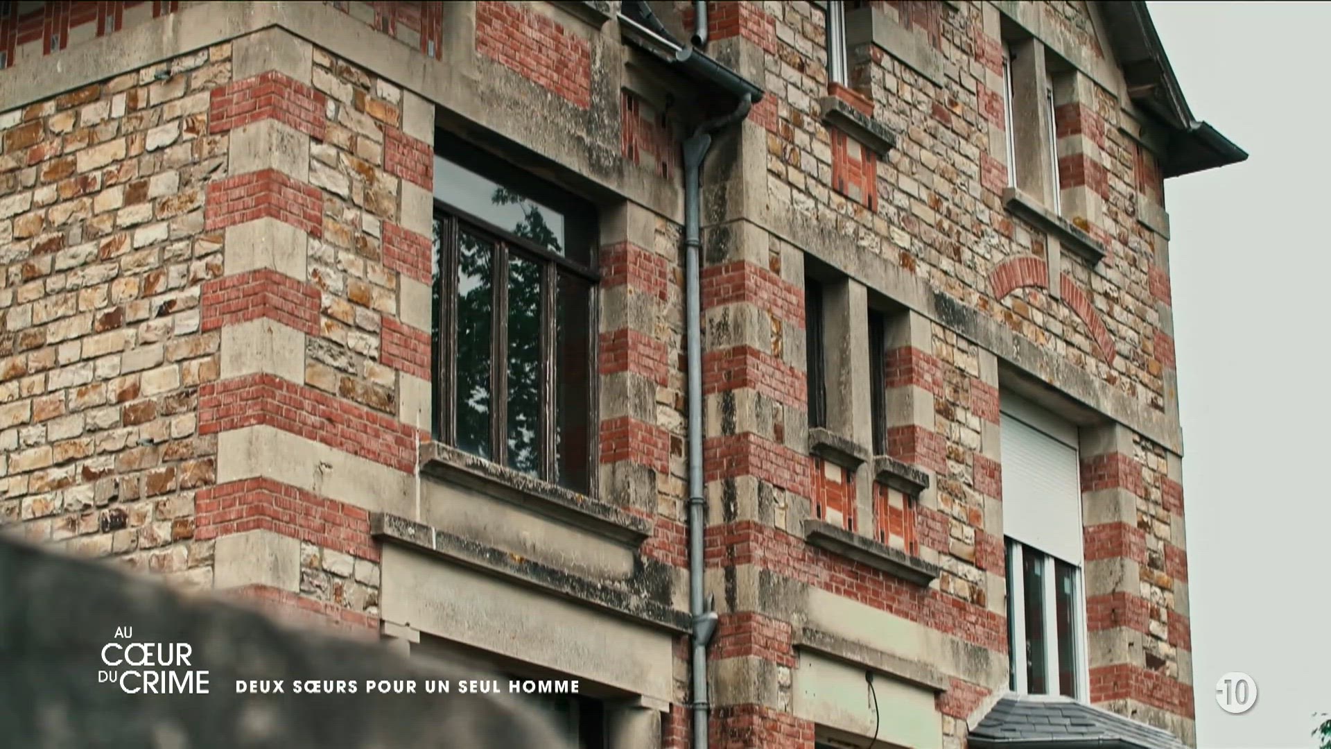 Au cœur du crime : S4 E5 - Deux sœurs pour un seul homme 14-12-2025- M6+